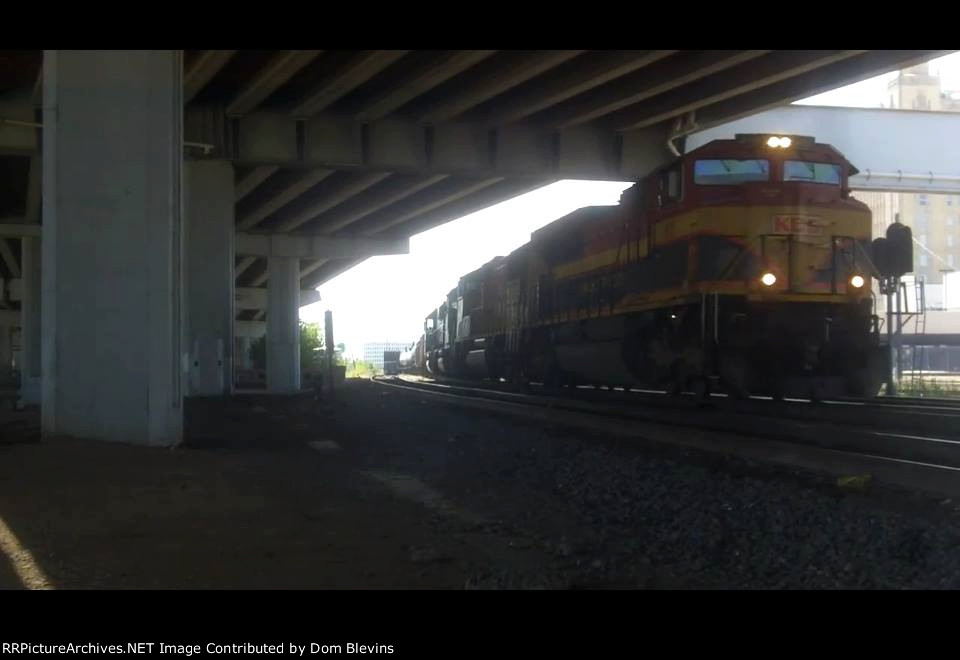 KCS 4115 leads Manifest past Tower 55